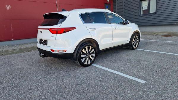 White Kia Sportage 2016 in Kaunas, with an engine capacity of 2.00 L and mileage of 282 thousand km for 11750 €, photo 3 on AUTOMOTO.COM.LV
