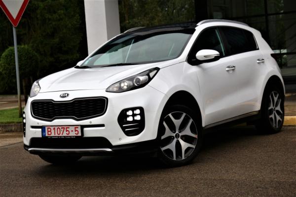 White Kia Sportage 2016 in Riga, with an engine capacity of 2.00 L and mileage of 140 thousand km for 11800 €, photo 5 on AUTOMOTO.COM.LV