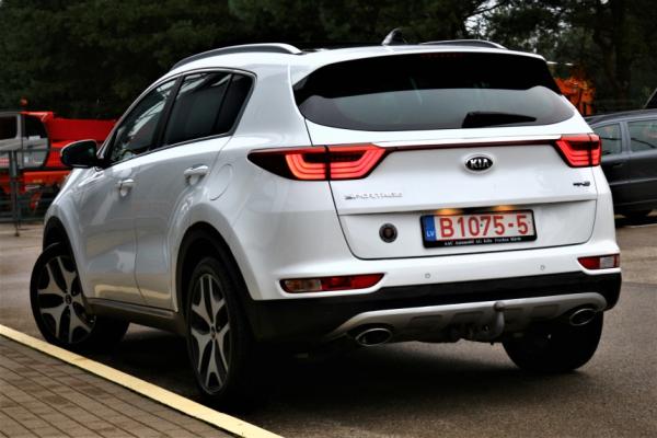 White Kia Sportage 2016 in Riga, with an engine capacity of 2.00 L and mileage of 140 thousand km for 11800 €, photo 7 on AUTOMOTO.COM.LV