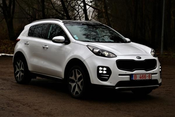 White Kia Sportage 2016 in Riga, with an engine capacity of 2.00 L and mileage of 140 thousand km for 11800 €, photo 8 on AUTOMOTO.COM.LV