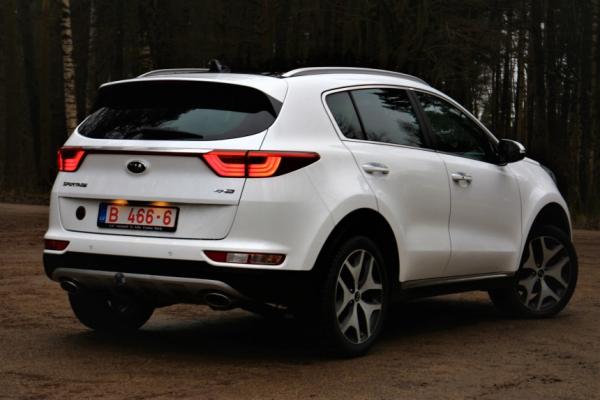 White Kia Sportage 2016 in Riga, with an engine capacity of 2.00 L and mileage of 140 thousand km for 11800 €, photo 10 on AUTOMOTO.COM.LV