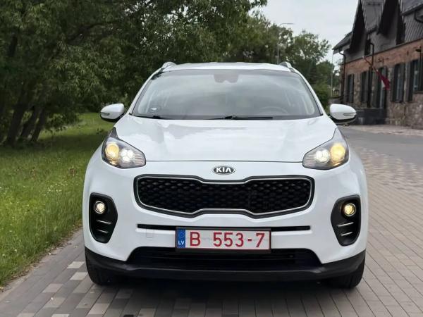 White Kia Sportage 2016 in Rezekne, with an engine capacity of 1.70 L and mileage of 230 thousand km for 6190 €, photo 1 on AUTOMOTO.COM.LV