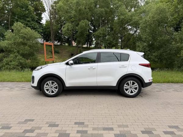 White Kia Sportage 2016 in Rezekne, with an engine capacity of 1.70 L and mileage of 230 thousand km for 6190 €, photo 4 on AUTOMOTO.COM.LV