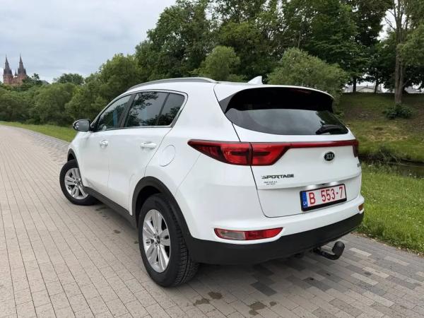 White Kia Sportage 2016 in Rezekne, with an engine capacity of 1.70 L and mileage of 230 thousand km for 6190 €, photo 6 on AUTOMOTO.COM.LV