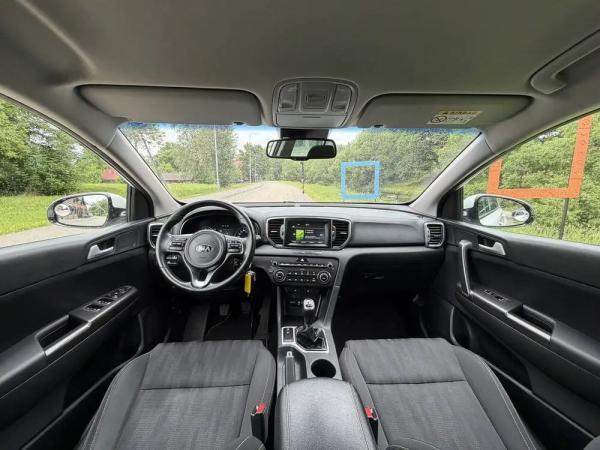 White Kia Sportage 2016 in Rezekne, with an engine capacity of 1.70 L and mileage of 230 thousand km for 6190 €, photo 7 on AUTOMOTO.COM.LV