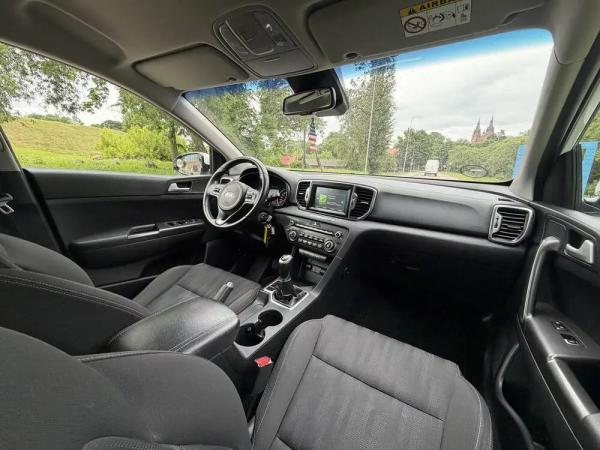 White Kia Sportage 2016 in Rezekne, with an engine capacity of 1.70 L and mileage of 230 thousand km for 6190 €, photo 9 on AUTOMOTO.COM.LV
