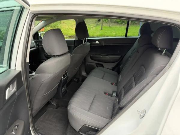 White Kia Sportage 2016 in Rezekne, with an engine capacity of 1.70 L and mileage of 230 thousand km for 6190 €, photo 10 on AUTOMOTO.COM.LV