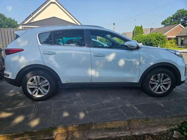 White Kia Sportage 2016 in Sirvintos, with an engine capacity of 1.69 L and mileage of 135 thousand km for 4114 €, photo 2 on AUTOMOTO.COM.LV