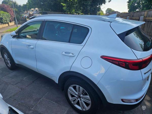 White Kia Sportage 2016 in Sirvintos, with an engine capacity of 1.69 L and mileage of 135 thousand km for 4114 €, photo 3 on AUTOMOTO.COM.LV