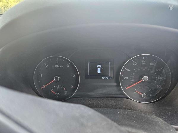 White Kia Sportage 2016 in Sirvintos, with an engine capacity of 1.69 L and mileage of 135 thousand km for 4114 €, photo 5 on AUTOMOTO.COM.LV