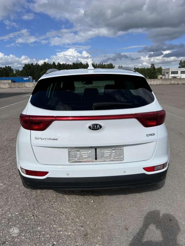 White Kia Sportage 2016 in Panevezys, with an engine capacity of 1.69 L and mileage of 176 thousand km for 9400 €, photo 4 on AUTOMOTO.COM.LV