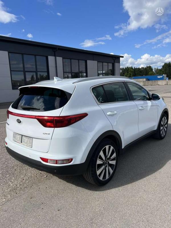 White Kia Sportage 2016 in Panevezys, with an engine capacity of 1.69 L and mileage of 176 thousand km for 9400 €, photo 5 on AUTOMOTO.COM.LV