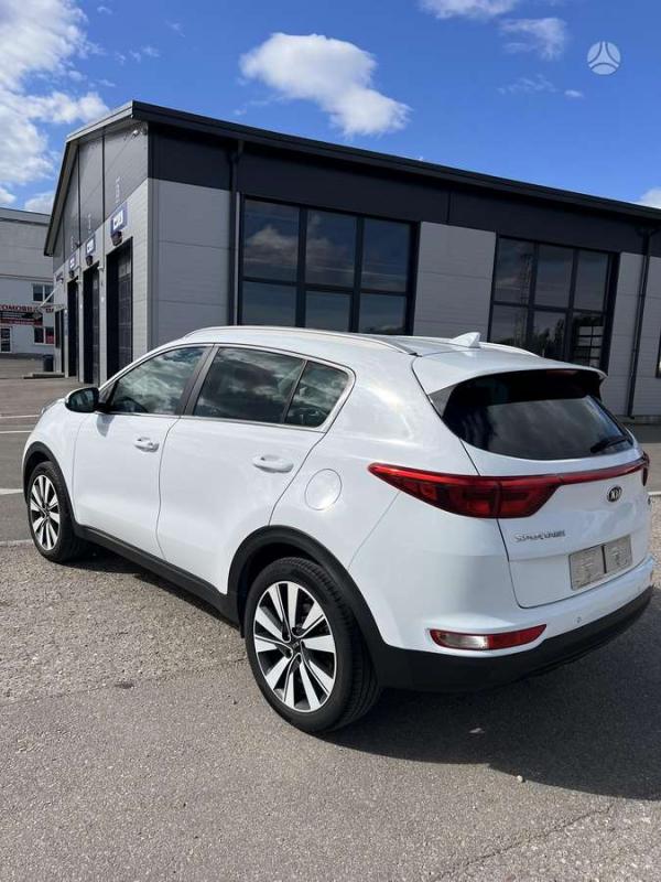 White Kia Sportage 2016 in Panevezys, with an engine capacity of 1.69 L and mileage of 176 thousand km for 9400 €, photo 7 on AUTOMOTO.COM.LV
