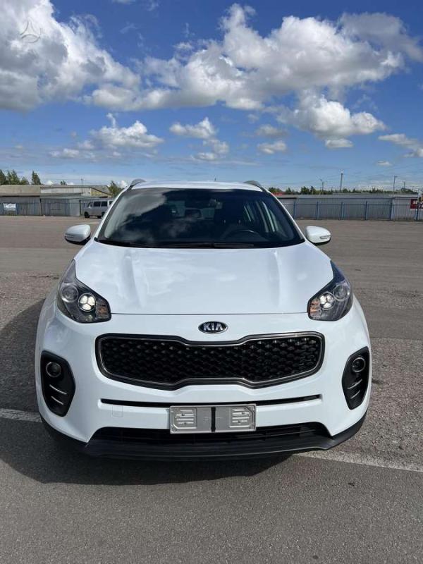 White Kia Sportage 2016 in Panevezys, with an engine capacity of 1.69 L and mileage of 176 thousand km for 9400 €, photo 8 on AUTOMOTO.COM.LV
