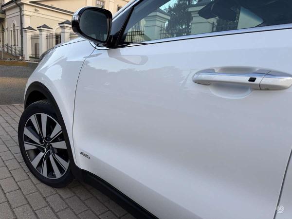 White Kia Sportage 2016 in Vilnius, with an engine capacity of 2.00 L and mileage of 280 thousand km for 11250 €, photo 5 on AUTOMOTO.COM.LV
