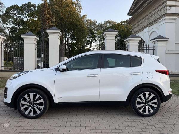 White Kia Sportage 2016 in Vilnius, with an engine capacity of 2.00 L and mileage of 280 thousand km for 11250 €, photo 7 on AUTOMOTO.COM.LV