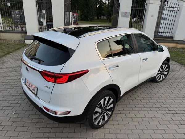 White Kia Sportage 2016 in Vilnius, with an engine capacity of 2.00 L and mileage of 280 thousand km for 11250 €, photo 8 on AUTOMOTO.COM.LV