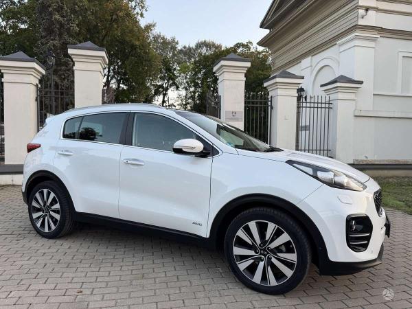 White Kia Sportage 2016 in Vilnius, with an engine capacity of 2.00 L and mileage of 280 thousand km for 11250 €, photo 10 on AUTOMOTO.COM.LV
