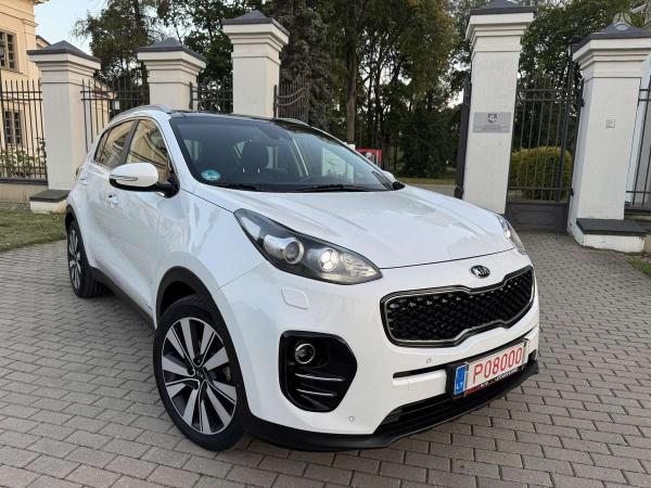 White Kia Sportage 2016 in Vilnius, with an engine capacity of 2.00 L and mileage of 280 thousand km for 11250 €, photo 11 on AUTOMOTO.COM.LV