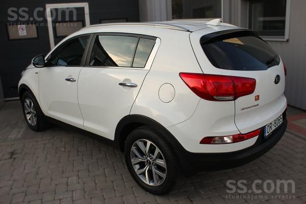 Kia Sportage 2016 in Riga on AUTOMOTO.COM.LV White Kia Sportage 2016 in Riga, with an engine capacity of 2.00 L and mileage of 41 thousand km for 12950 €, photo 3 on AUTOMOTO.COM.LV