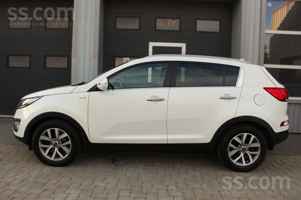 Kia Sportage 2016 in Riga on AUTOMOTO.COM.LV White Kia Sportage 2016 in Riga, with an engine capacity of 2.00 L and mileage of 41 thousand km for 12950 €, photo 4 on AUTOMOTO.COM.LV