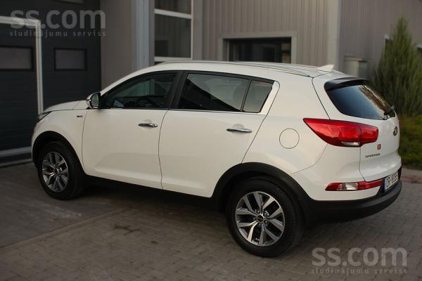 Kia Sportage 2016 in Riga on AUTOMOTO.COM.LV White Kia Sportage 2016 in Riga, with an engine capacity of 2.00 L and mileage of 41 thousand km for 12950 €, photo 5 on AUTOMOTO.COM.LV