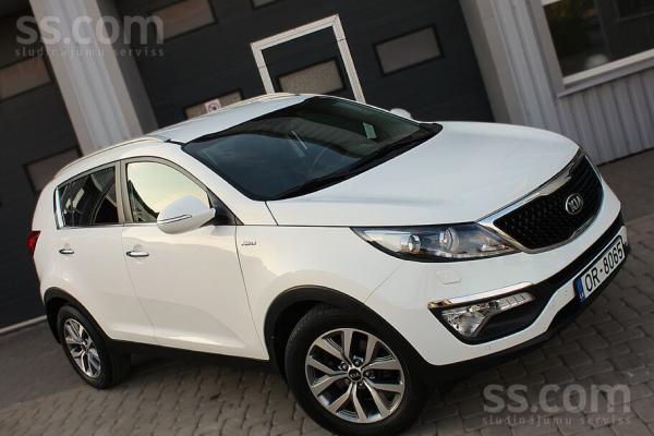Kia Sportage 2016 in Riga on AUTOMOTO.COM.LV White Kia Sportage 2016 in Riga, with an engine capacity of 2.00 L and mileage of 41 thousand km for 12950 €, photo 6 on AUTOMOTO.COM.LV
