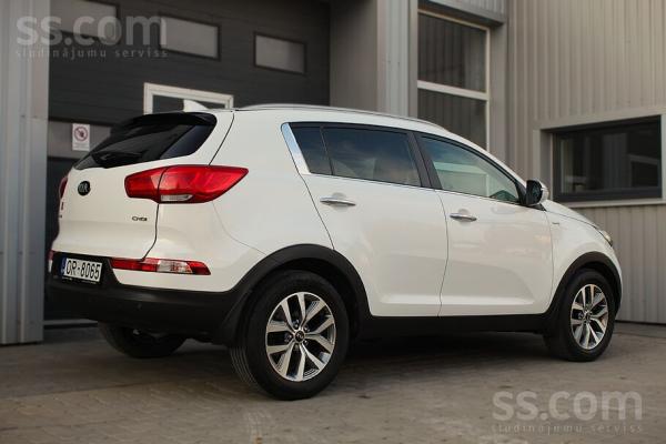 Kia Sportage 2016 in Riga on AUTOMOTO.COM.LV White Kia Sportage 2016 in Riga, with an engine capacity of 2.00 L and mileage of 41 thousand km for 12950 €, photo 8 on AUTOMOTO.COM.LV