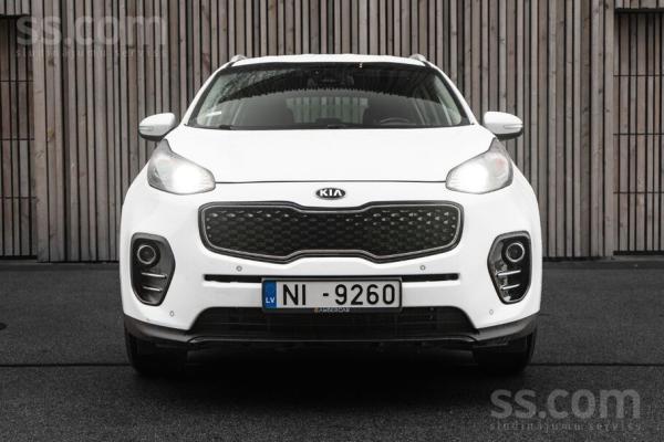 White Kia Sportage 2017 in Riga, with an engine capacity of 1.70 L and mileage of 160 thousand km for 11995 €, photo 2 on AUTOMOTO.COM.LV