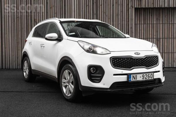 White Kia Sportage 2017 in Riga, with an engine capacity of 1.70 L and mileage of 160 thousand km for 11995 €, photo 3 on AUTOMOTO.COM.LV