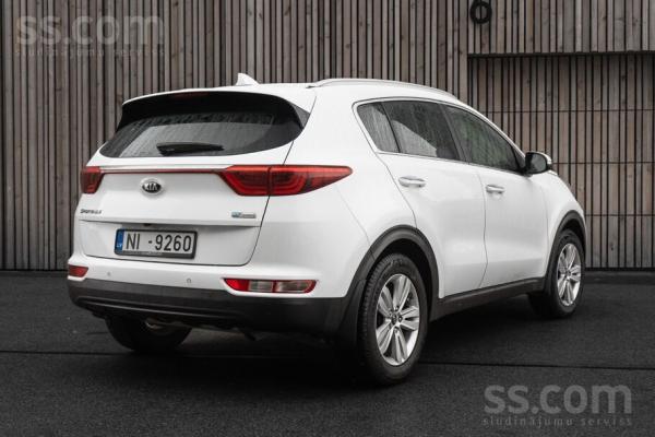 White Kia Sportage 2017 in Riga, with an engine capacity of 1.70 L and mileage of 160 thousand km for 11995 €, photo 6 on AUTOMOTO.COM.LV