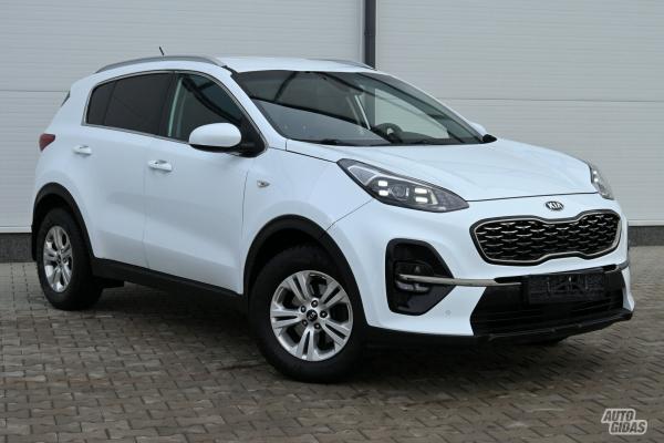 White Kia Sportage 2017 in Kretinga, with an engine capacity of 1.70 L and mileage of 140 thousand km for 10999 €, photo 1 on AUTOMOTO.COM.LV