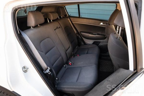 White Kia Sportage 2017 in Riga, with an engine capacity of 2.00 L and mileage of 125 thousand km for 11950 €, photo 7 on AUTOMOTO.COM.LV