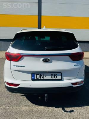 White Kia Sportage 2017 in Riga, with an engine capacity of 2.00 L and mileage of 163 thousand km for 12300 €, photo 3 on AUTOMOTO.COM.LV