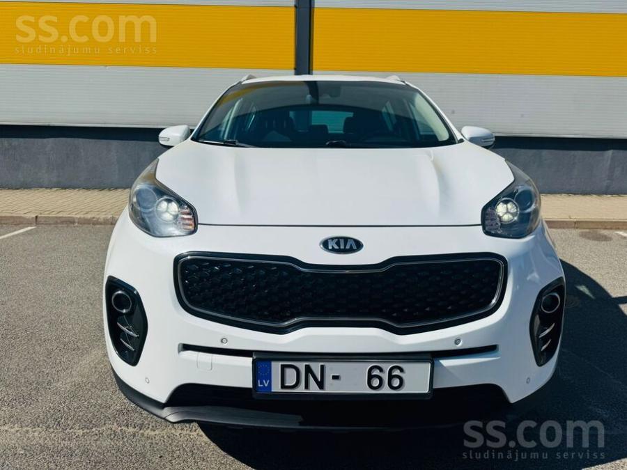 White Kia Sportage 2017 in Riga, with an engine capacity of 2.00 L and mileage of 163 thousand km for 12300 €, photo 4 on AUTOMOTO.COM.LV