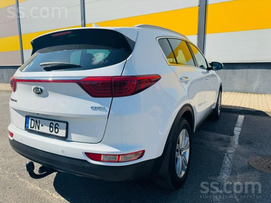 White Kia Sportage 2017 in Riga, with an engine capacity of 2.00 L and mileage of 163 thousand km for 12300 €, photo 5 on AUTOMOTO.COM.LV