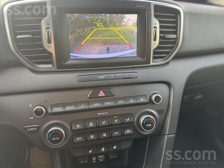White Kia Sportage 2017 in Riga, with an engine capacity of 2.00 L and mileage of 163 thousand km for 12300 €, photo 14 on AUTOMOTO.COM.LV