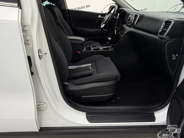 White Kia Sportage 2017 in Avizieniai, with an engine capacity of 1.70 L and mileage of 100 thousand km for 12900 €, photo 6 on AUTOMOTO.COM.LV
