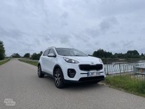 White Kia Sportage 2017 in Vilnius, with an engine capacity of 1.70 L and mileage of 151 thousand km for 11200 €, photo  on AUTOMOTO.COM.LV