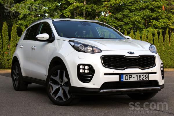White Kia Sportage 2017 in Riga, with an engine capacity of 2.00 L and mileage of 160 thousand km for 12999 €, photo 3 on AUTOMOTO.COM.LV
