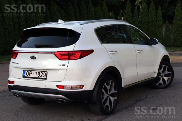 White Kia Sportage 2017 in Riga, with an engine capacity of 2.00 L and mileage of 160 thousand km for 12999 €, photo 5 on AUTOMOTO.COM.LV