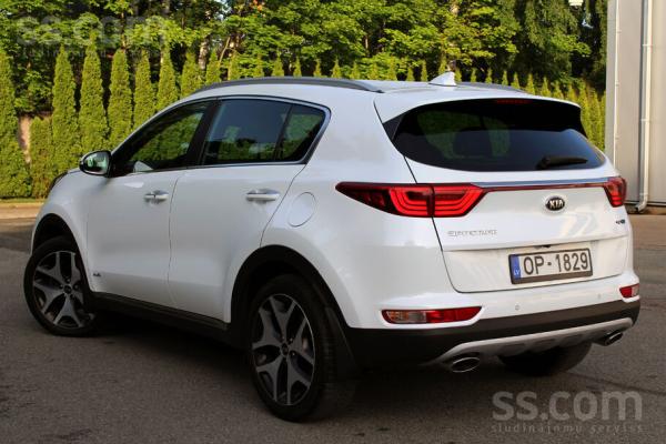 White Kia Sportage 2017 in Riga, with an engine capacity of 2.00 L and mileage of 160 thousand km for 12999 €, photo 6 on AUTOMOTO.COM.LV