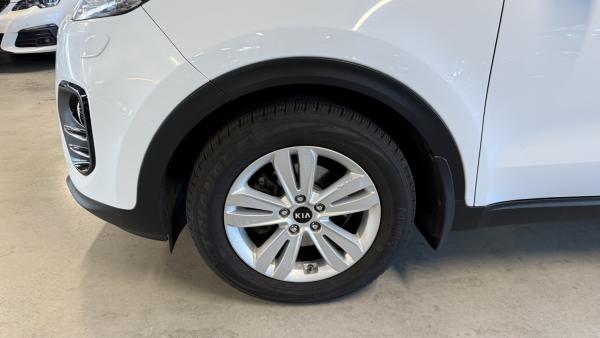 Balts Kia Sportage 2017 Rīga, ar dzinēja tilpumu 1.70 L un nobraukumu 206 tūkst. km par 850000 €, foto 6 vietnē AUTOMOTO.COM.LV
