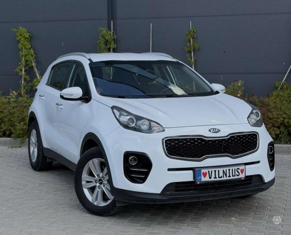 White Kia Sportage 2017 in Vilnius, with an engine capacity of 1.69 L and mileage of 222 thousand km for 11200 €, photo 1 on AUTOMOTO.COM.LV
