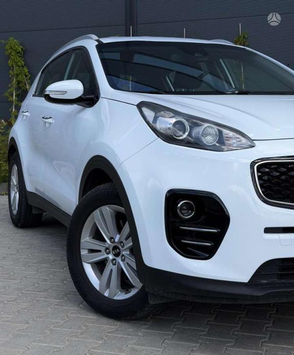 White Kia Sportage 2017 in Vilnius, with an engine capacity of 1.69 L and mileage of 222 thousand km for 11200 €, photo 5 on AUTOMOTO.COM.LV