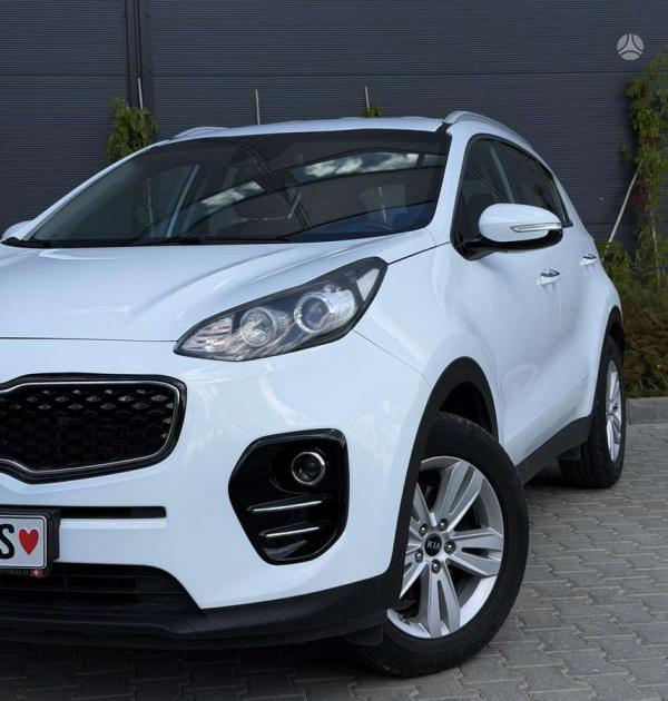 White Kia Sportage 2017 in Vilnius, with an engine capacity of 1.69 L and mileage of 222 thousand km for 11200 €, photo 6 on AUTOMOTO.COM.LV