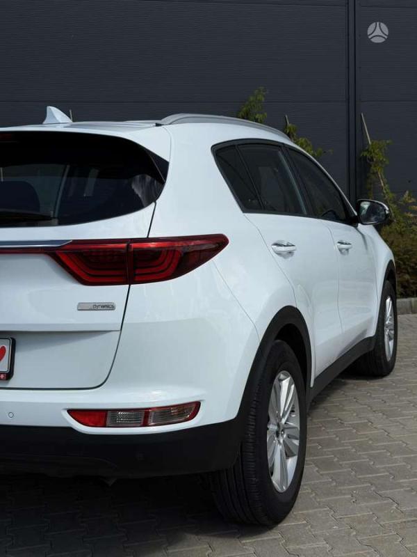 White Kia Sportage 2017 in Vilnius, with an engine capacity of 1.69 L and mileage of 222 thousand km for 11200 €, photo 8 on AUTOMOTO.COM.LV