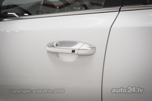White Kia Sportage 2017 in Tartu, with an engine capacity of 1.60 L and mileage of 97 thousand km for 13898 €, photo 8 on AUTOMOTO.COM.LV