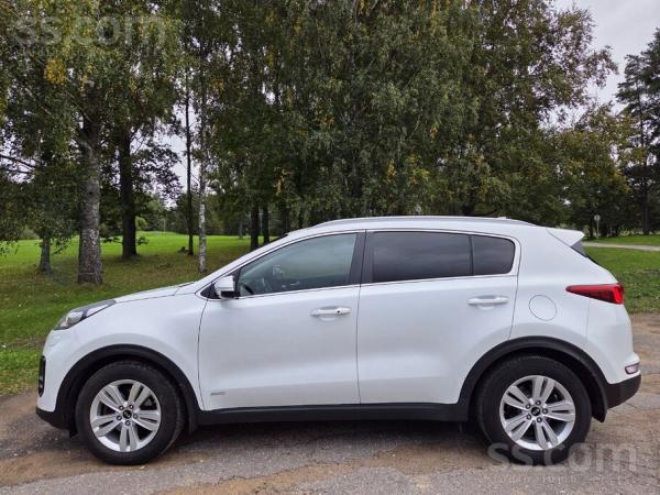 White Kia Sportage 2017 in Limbazi, with an engine capacity of 1.60 L and mileage of 167 thousand km for 12500 €, photo 3 on AUTOMOTO.COM.LV