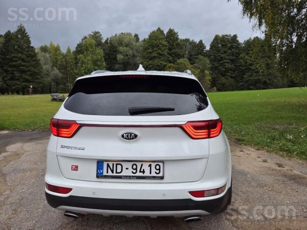 White Kia Sportage 2017 in Limbazi, with an engine capacity of 1.60 L and mileage of 167 thousand km for 12500 €, photo 6 on AUTOMOTO.COM.LV